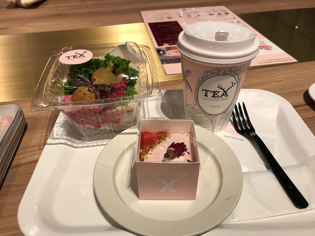 CLOSED: Alfred Tea Room - Shinjuku - Tokyo Coffee & Tea - HappyCow