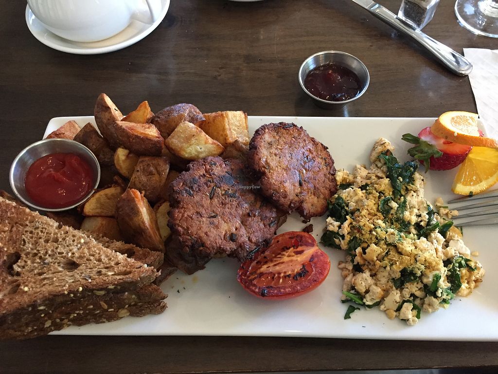 CLOSED: Table 21 - Victoria British Columbia Restaurant - HappyCow