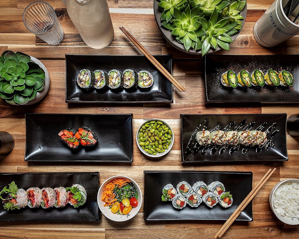 CLOSED: Souchi - Queen Mary Rd - Montreal Quebec Restaurant - HappyCow