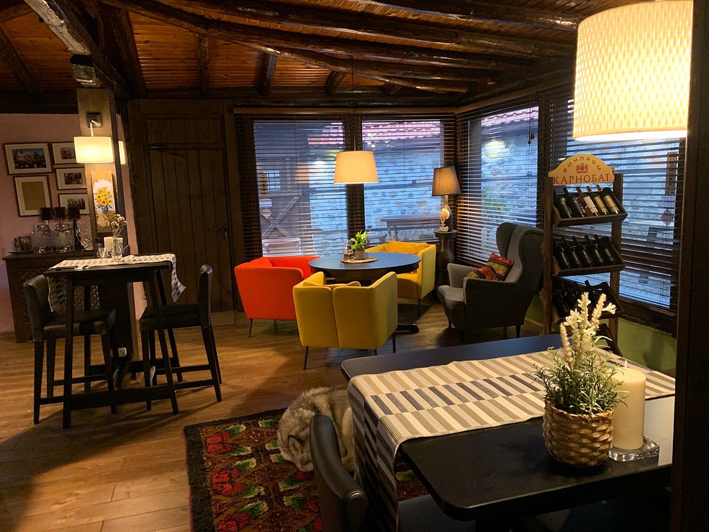 CLOSED: Le Retro Bar & Bistro - Bansko Restaurant - HappyCow