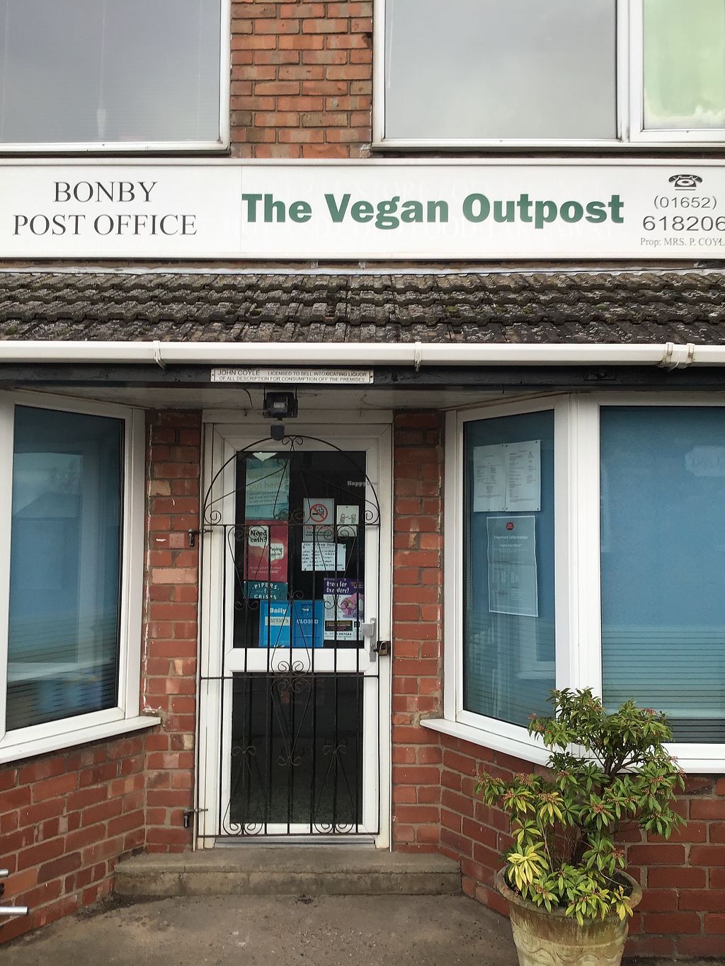 CLOSED: The Vegan Outpost - Bonby Restaurant - HappyCow
