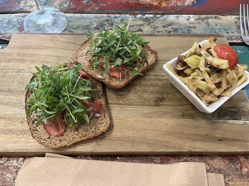 CLOSED: The Green Pineapple - Key West Florida Restaurant - HappyCow