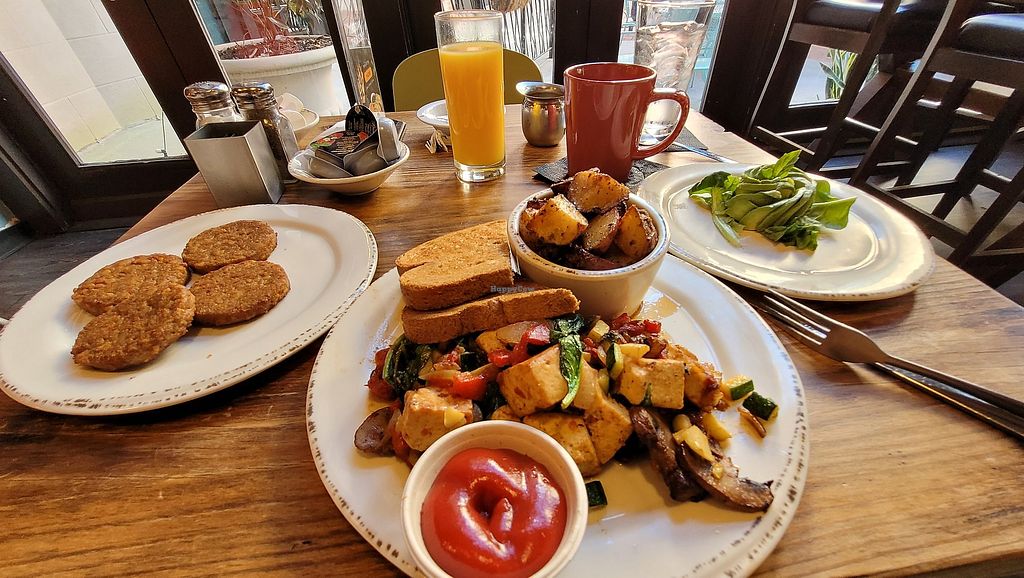 CLOSED: Friends Table - Peachtree City Georgia Restaurant - HappyCow