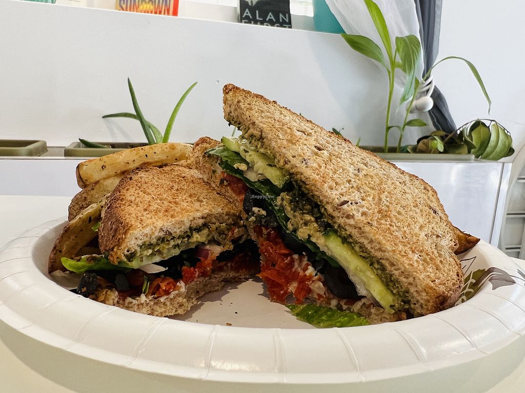 CLOSED: The Pressure Spot - St Thomas Restaurant - HappyCow