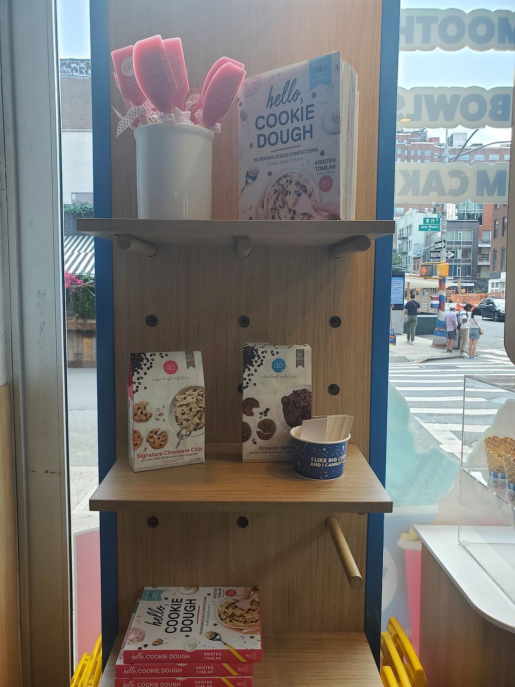 16 Handles - New York City | Review "Okay " by BonnieSpringsteen - HappyCow