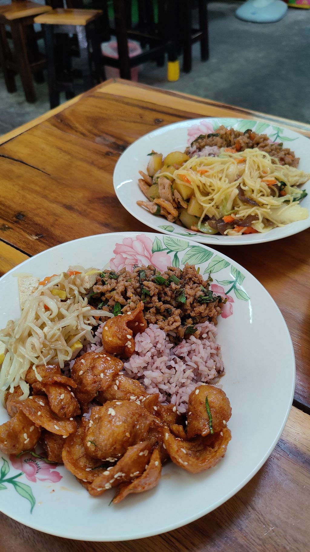 Nongna Vegetarian Food - Chiang Mai | Review "Thai Moon Cakes alright" by gingerplummy - HappyCow