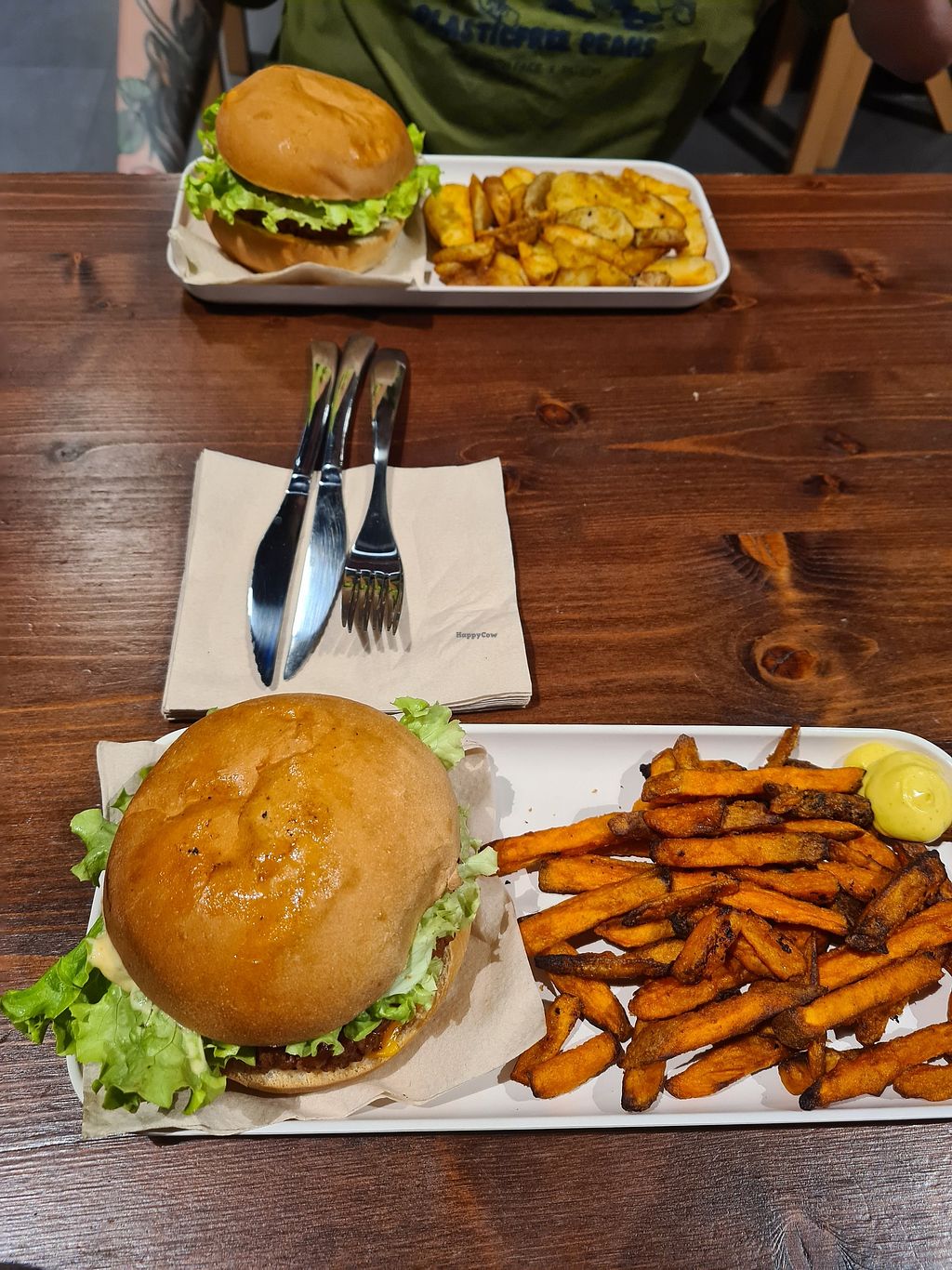 CLOSED: Hank Vegan Burger - Hoba Pop-up - Paris Restaurant - HappyCow