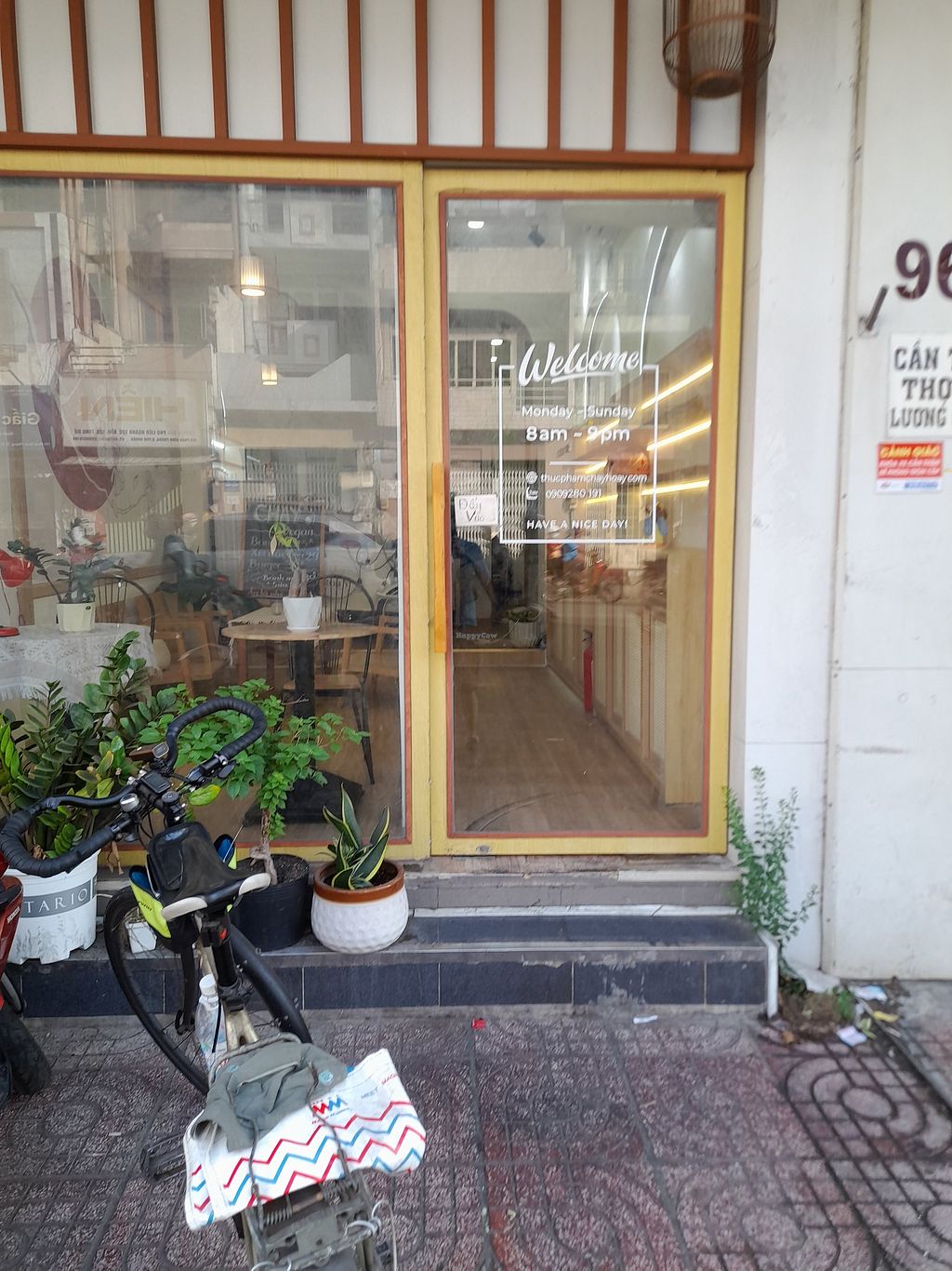 Hoa Y Bánh mì chay - Ho Chi Minh City | Review "Good coffee, average ...