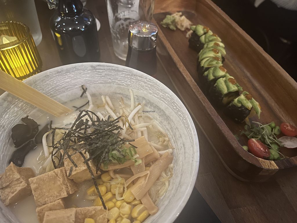 Hungry Sumo Sushi Bar - Milwaukee Wisconsin Restaurant - HappyCow