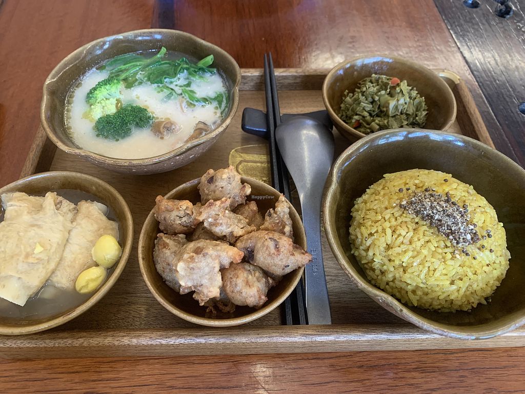 Buddha Bowl Vegetarian Restaurant - 鉢頭素食店 - Heshun Town Restaurant ...