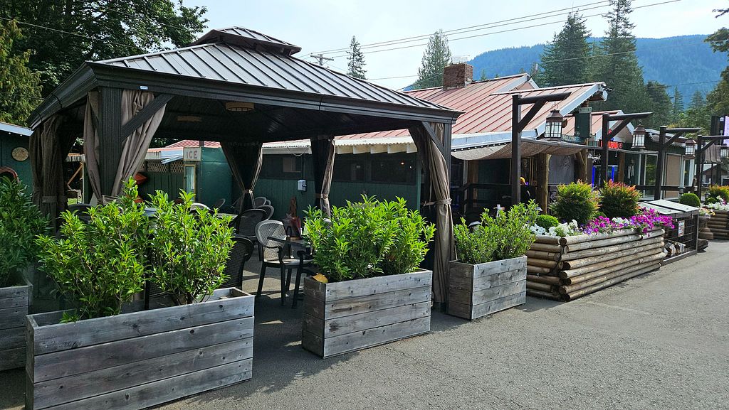 Bigfoot's Lodge Restaurant - Lone Fir Resort - Cougar Washington ...