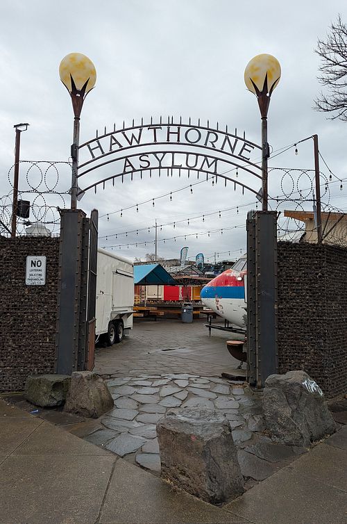 Hawthorne Asylum Food Truck Pod - Portland Oregon Restaurant - HappyCow