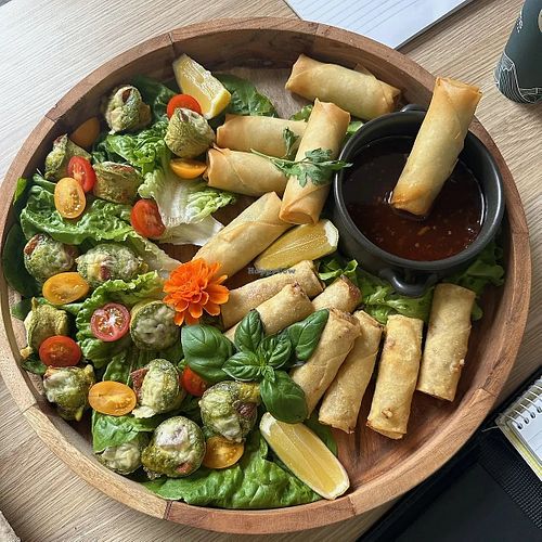 One Table Cafe - Little Mountain Queensland Restaurant - HappyCow