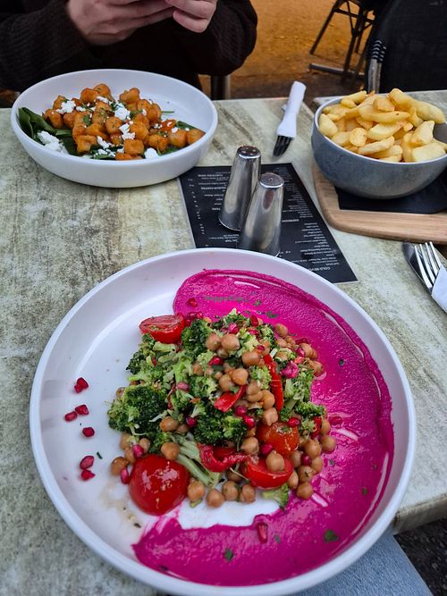 Montania Cafe - Bar - Restaurant - Ferntree Gully Victoria Restaurant ...